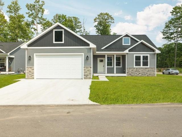 2207 Cottonwood Ave, Traverse City, MI 49637