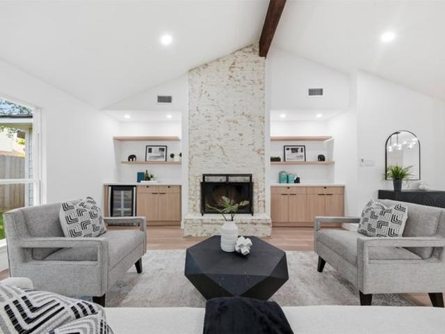 2207 Crystal Hills Dr, Houston, TX 77077