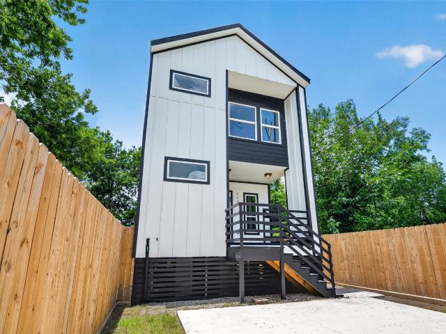 2207 Des Chaumes Street