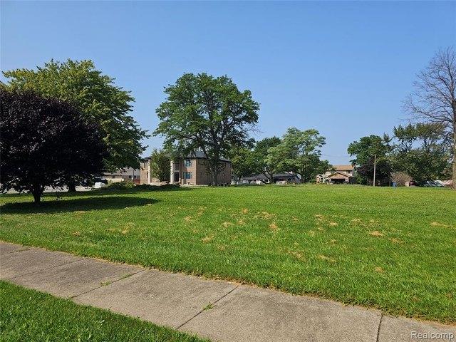 2207 Kinmore St, Dearborn Heights, MI 48127