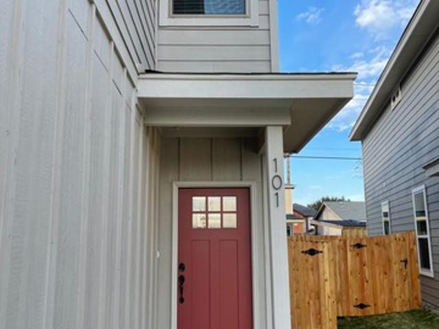 2207 Lynwood Bnd, Unit 101