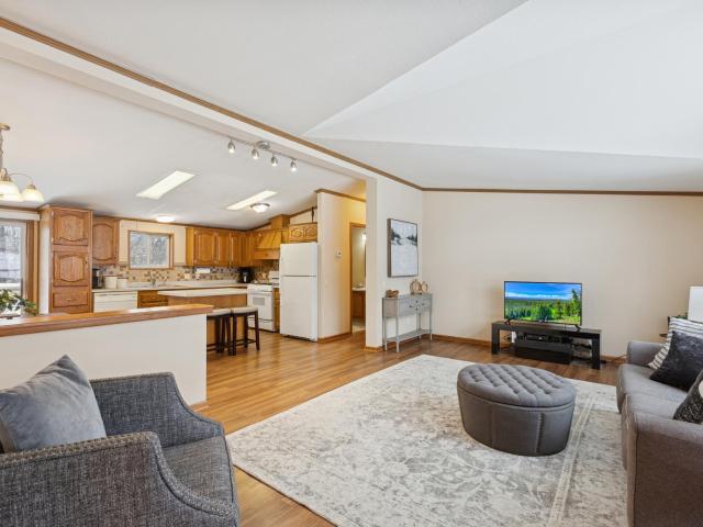 2207 Robin Lane
