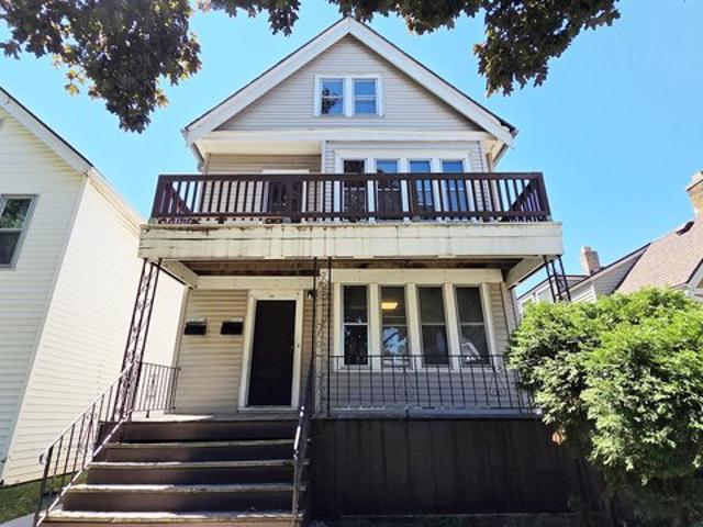 2207 S 11th St, Milwaukee, WI 53215