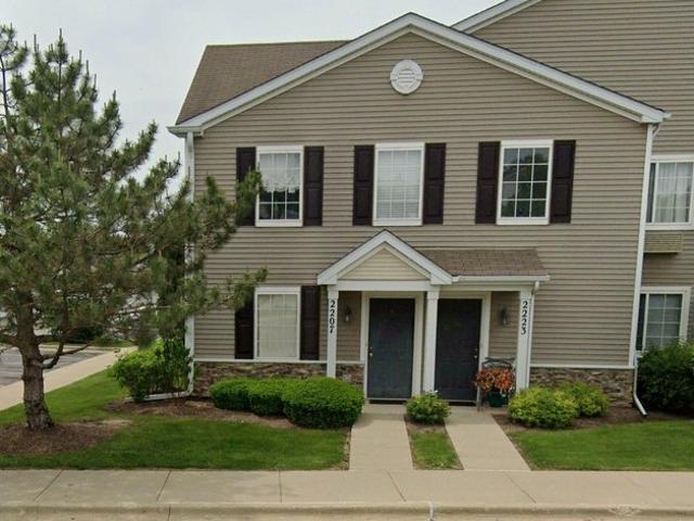 2207 Silverstone Dr Unit 2207, Carpentersville, IL 60110