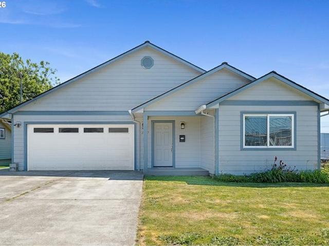 2207 8th St, Tillamook, OR 97141