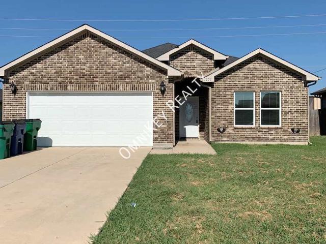 2208 Oliver St, 3 beds, 2 full baths