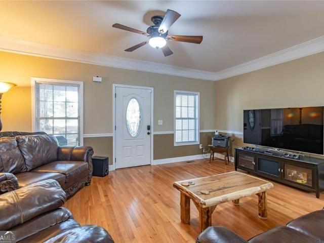 2208 Clarendon Court