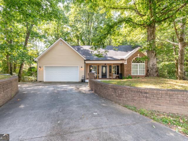 2208 Clarendon Court NE