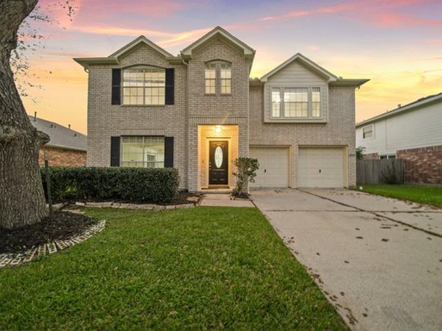 2208 Day Dr, Pearland, TX 77584