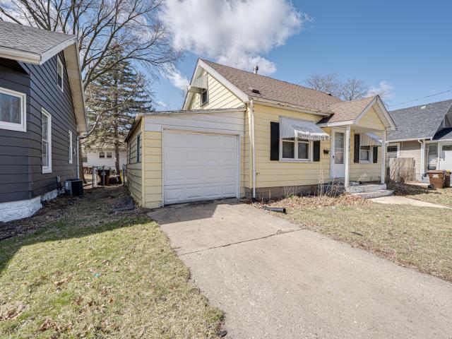 2208 Fremont St, Rockford, IL 61103 | MLS #12595 | Compass