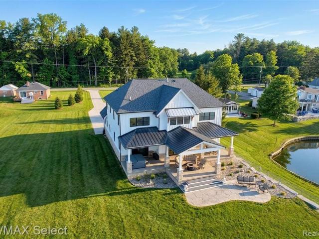 2208 Grove Park Road, Fenton, USA, MI