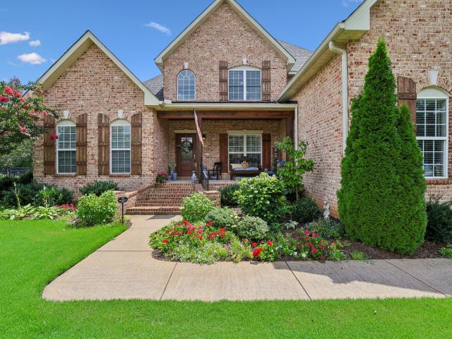 2208 Higgins Ln
