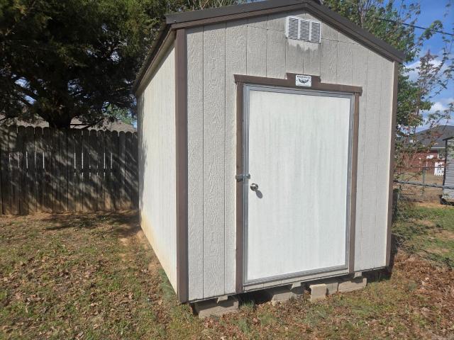 2208 Jonathan Lane