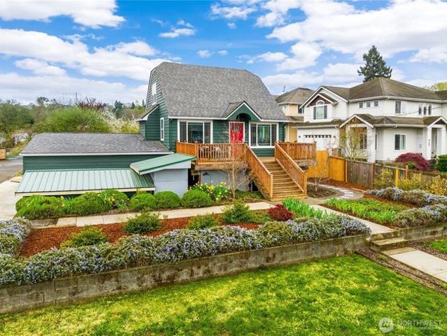 2208 Smithers Ave S, Renton, WA 98055