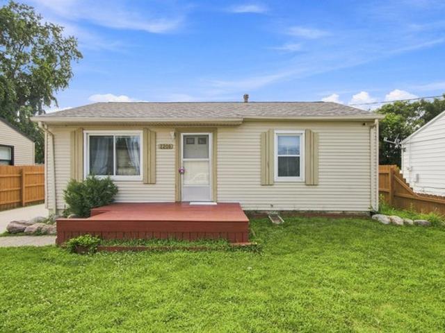 2208 Tichenor St, Des Moines, IA 50317