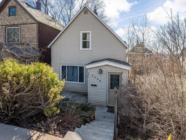 2208 W 8th St, Duluth, MN 55806