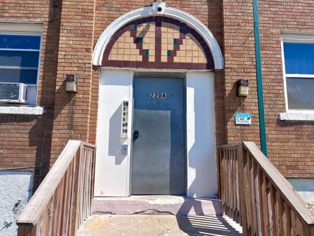 2208 W Locust St