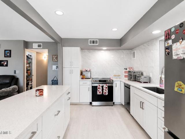 2209 n recker road