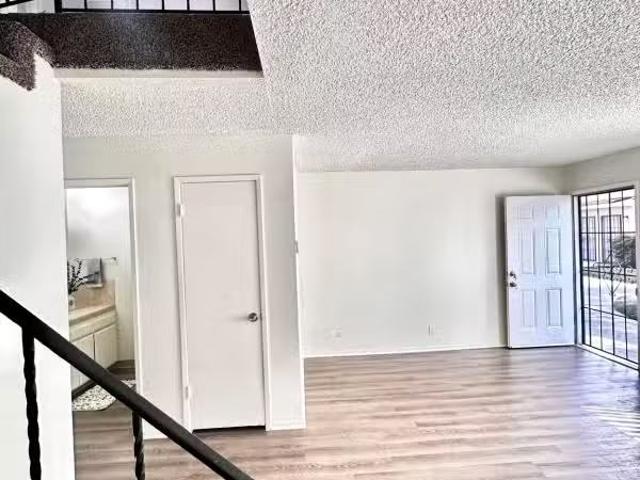 2209 N Winery Ave #F, Fresno, CA 93703