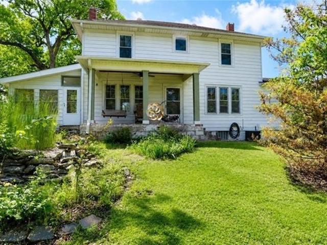 2209 NE 39th Ter, Kansas City, MO 64116