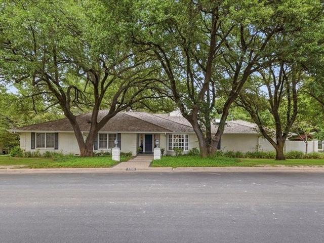 2209 Canterbury Dr, Westover Hills, TX 76107