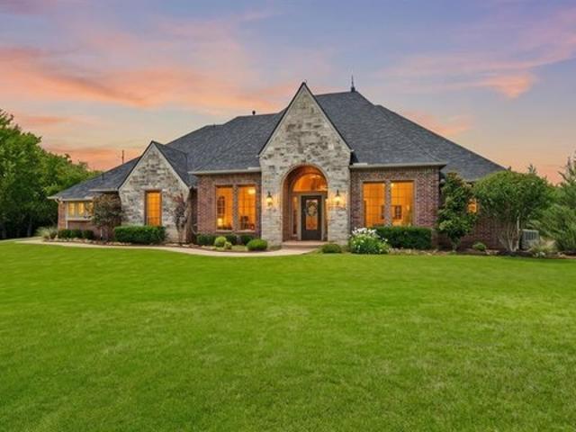 2209 Crestwood Dr, Jones, OK 73049
