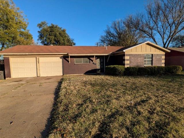 2209 Hooks Ln, Fort Worth, TX 76112