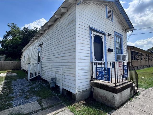 2209 Leondias Street