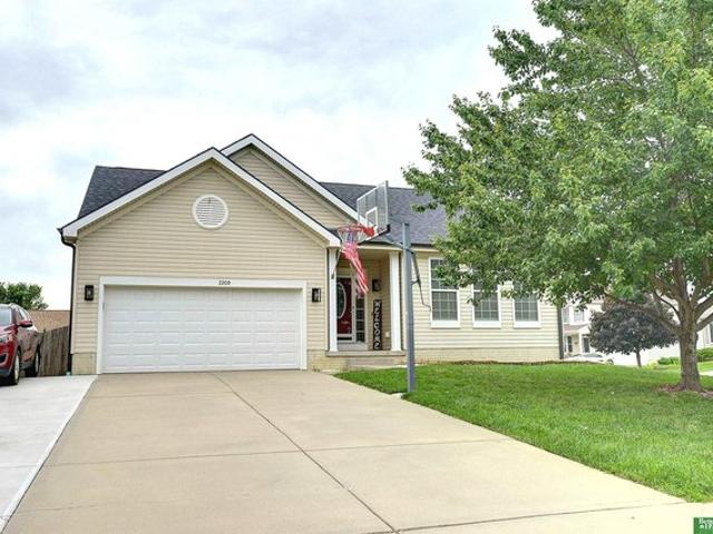 2209 S Mineral Dr, Papillion, NE 68046
