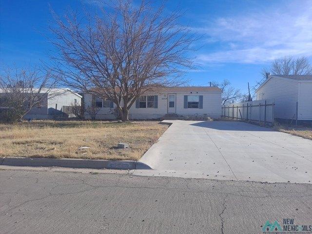 2209 Sandyridge Dr, Carlsbad, NM 88220
