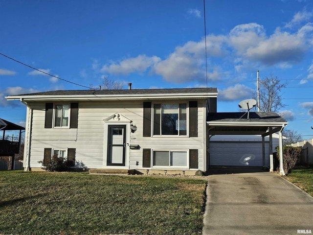 2209 W Kensington Dr, Peoria, IL 61614
