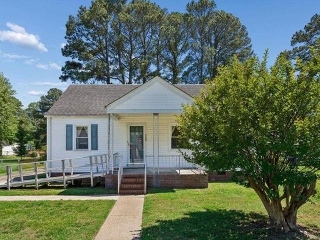2209 Wintergreen Dr, Chesapeake, VA 23323