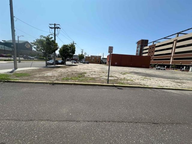 2209 2 Arctic Ave