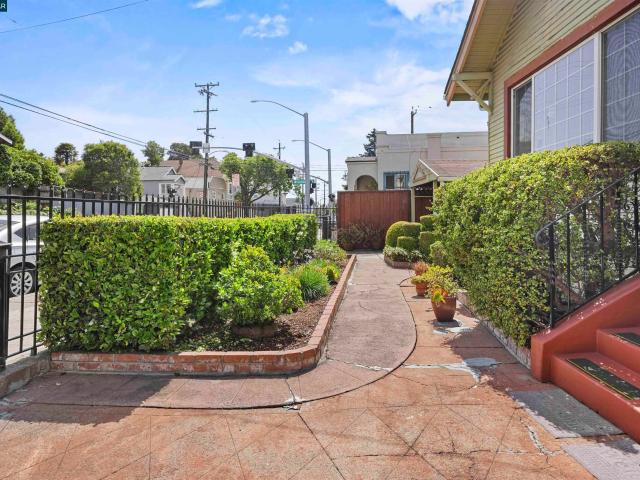 2209 35Th Ave
