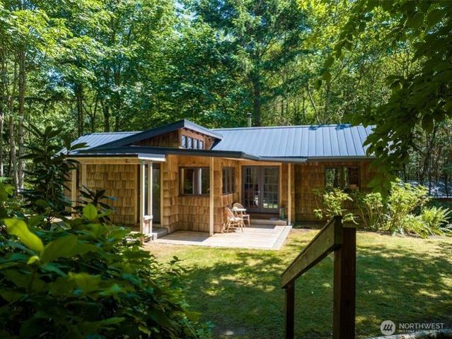 22002 Dewberry Rd NE, Indianola, WA 98342