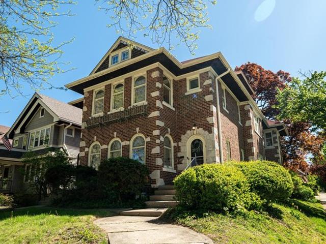 2200 N 64th St Unit 2204, Wauwatosa, WI 53213