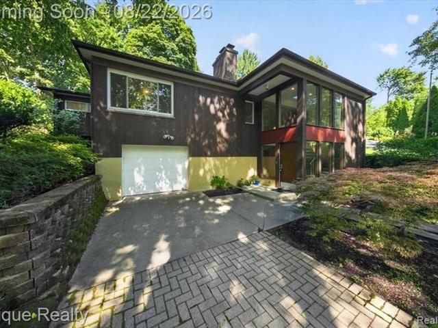 2200 Navarre Cir, Ann Arbor, MI 48104