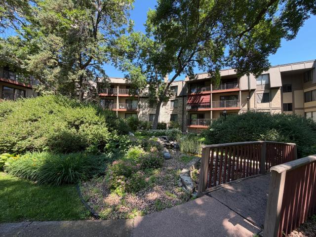 2200 Nevada Avenue S # 106