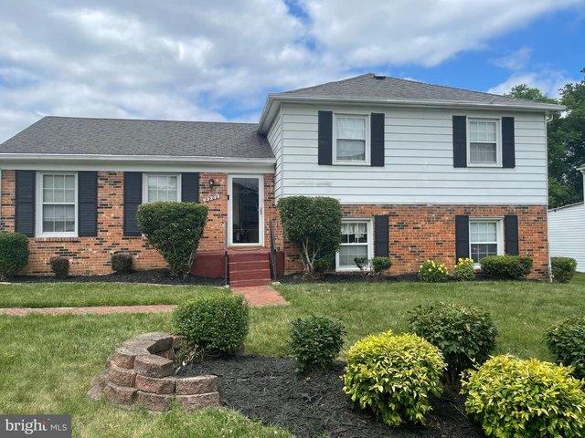 2200 Oaktree Ln, Temple Hills, MD 20748