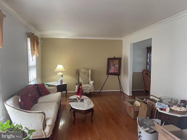 2200 Oaktree Lane