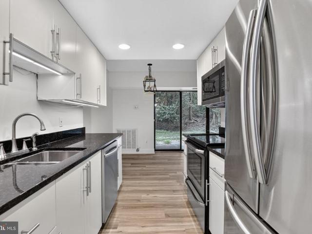2200 Castle Rock Square # 2B