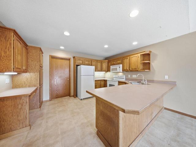 2200 Cattail Way
