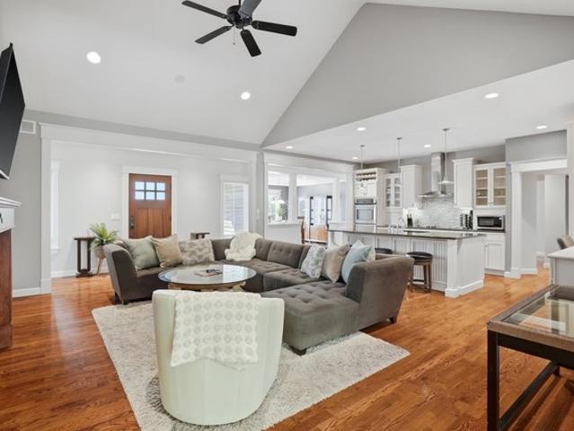 2200 Corona Rd, Columbia, MO 65203
