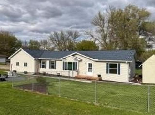 2200 Eunice Dr, Albert Lea, MN 56007
