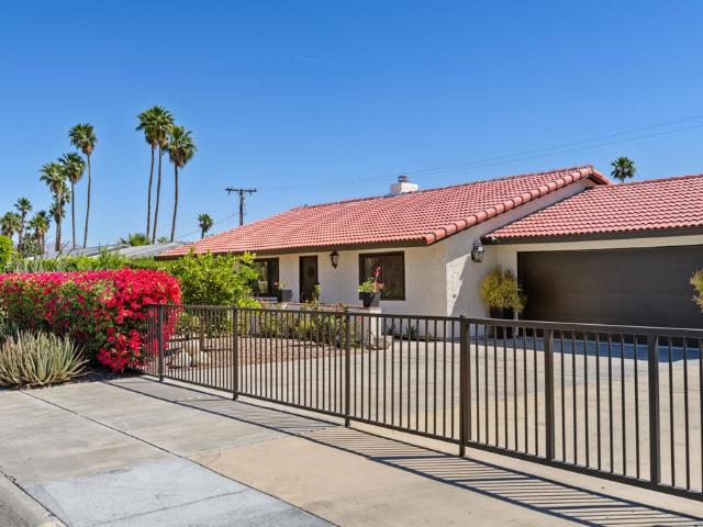 2200 E Acacia Road N