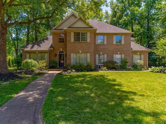 2200 Eaglewood Dr, Newburgh, IN 47630