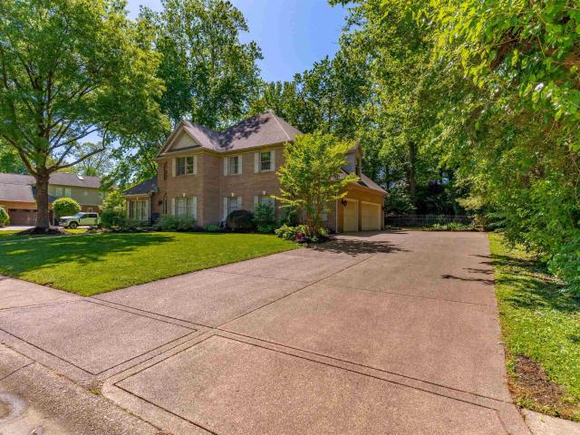 2200 Eaglewood Drive