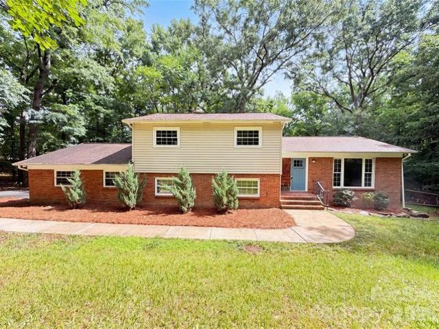 2200 Fair Forest Dr, Matthews, NC 28105