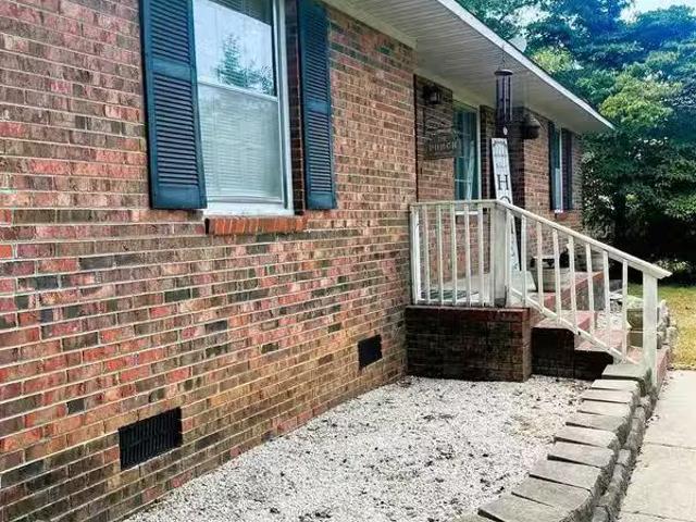 2200 FLORENCE CIR, LANCASTER, SC 29720 Single Family Residence.