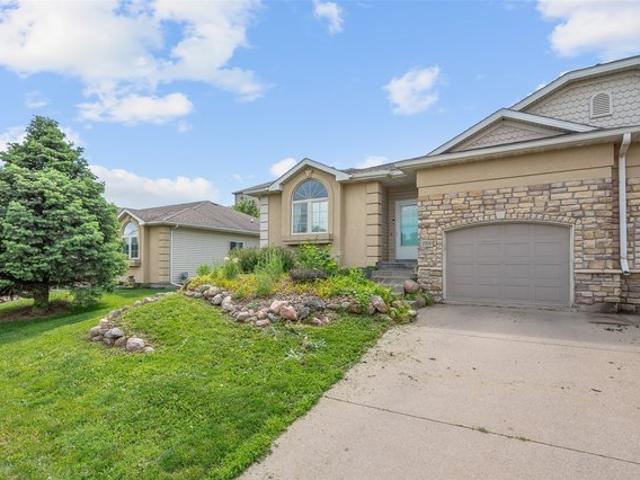 2200 Fountain Crest Dr, Pleasant Hill, IA 50327